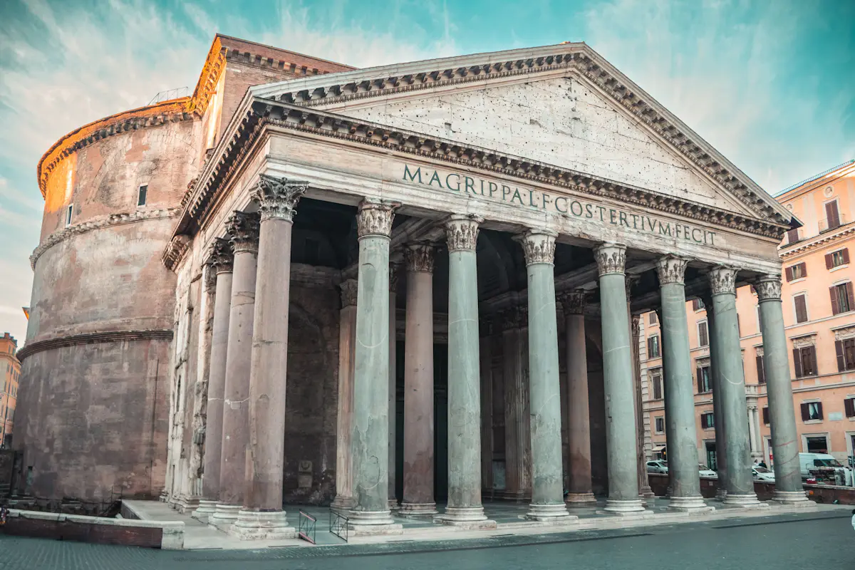 Trevi Fountain Rome - History, Coin Tradition & Visitor Tips