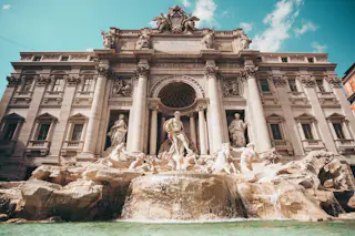 Trevi Fountain Rome - History, Coin Tradition & Visitor Tips