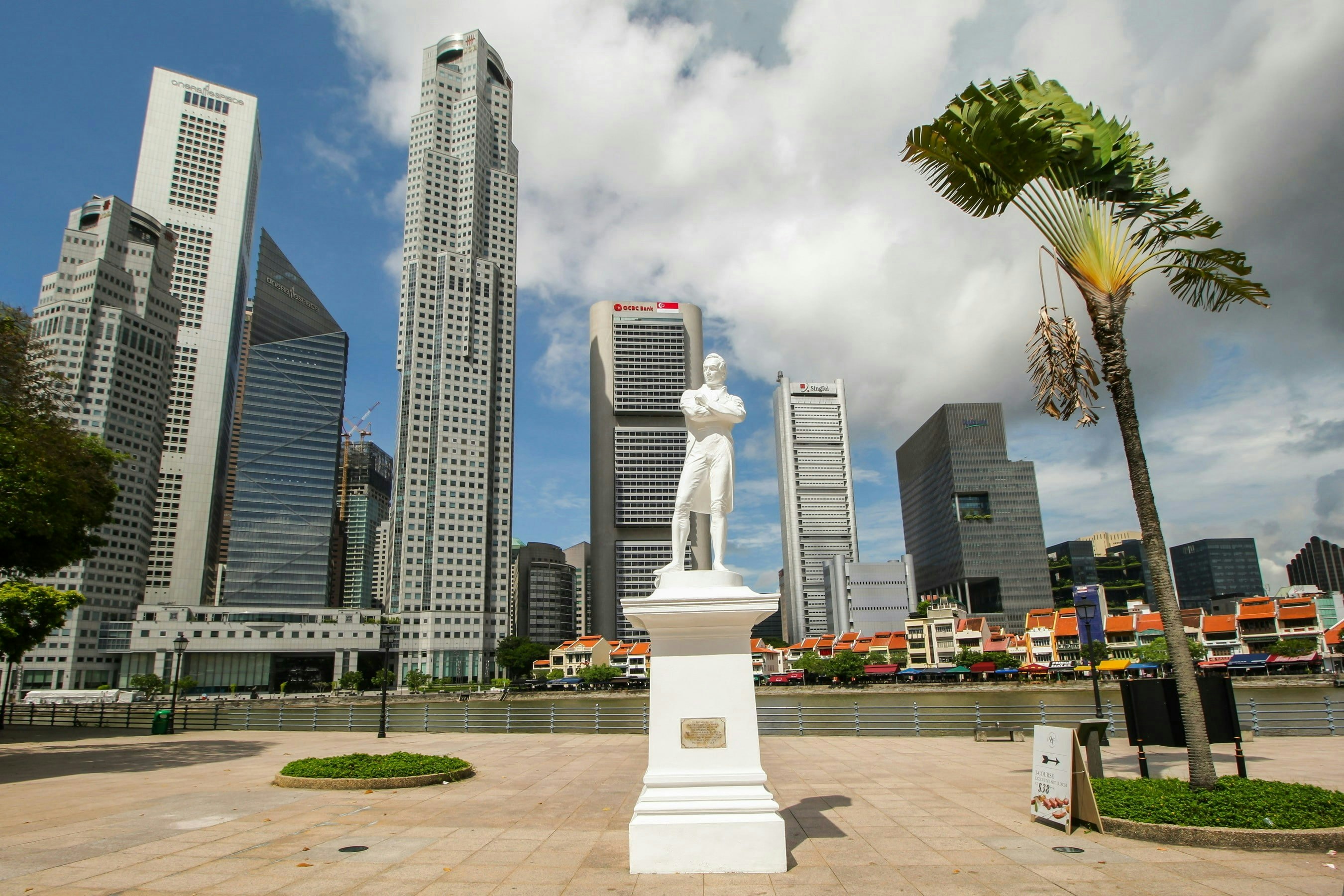 Statue of Sir Stamford Raffles
