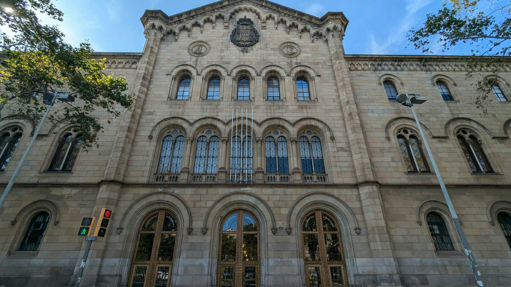 The Kiss of Freedom: A Symbol of Love and Resilience in Barcelona’s ...