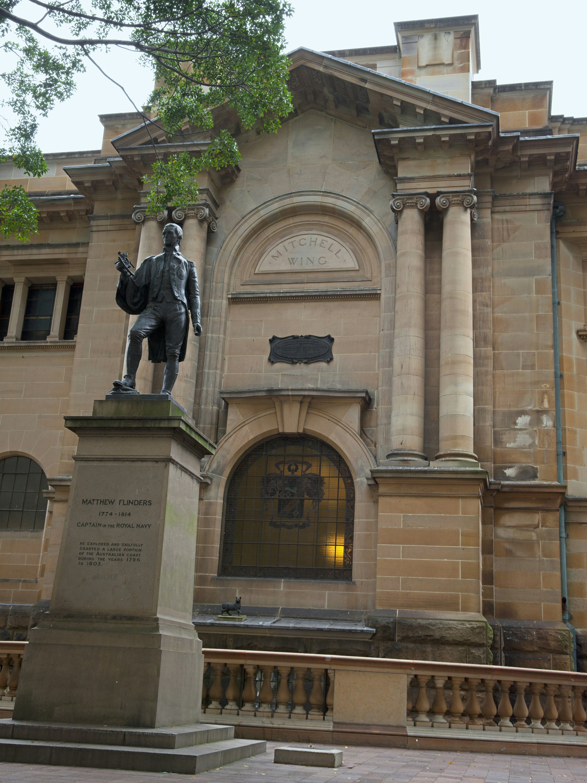 Matthew Flinders Statue